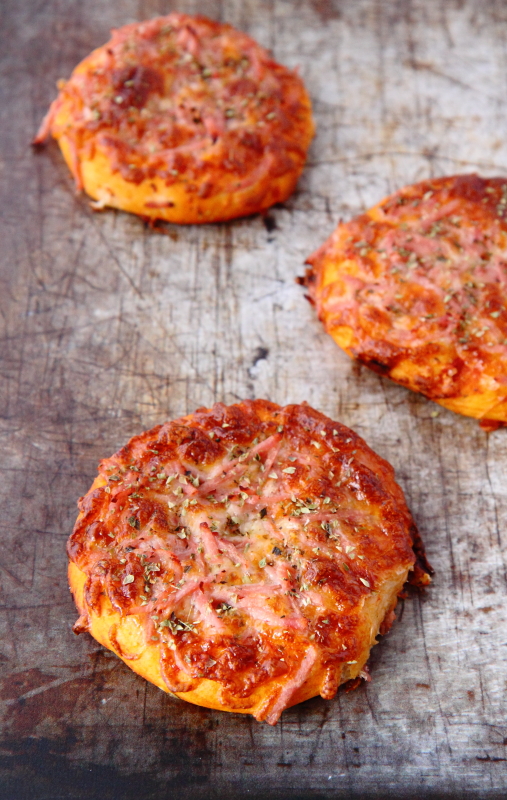 The Big Meowski: Pizzaboller med focacciabund