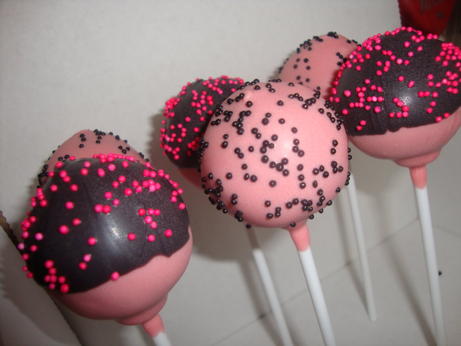 popits cake pops: Black and Pink pops
