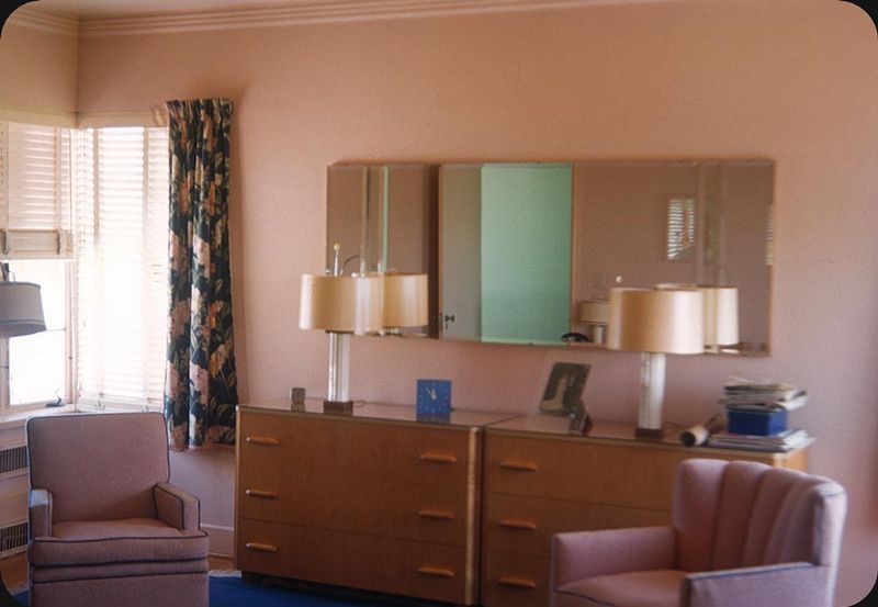 12 Cool Pics That Show Interior of a Florida Streamline Moderne House ...