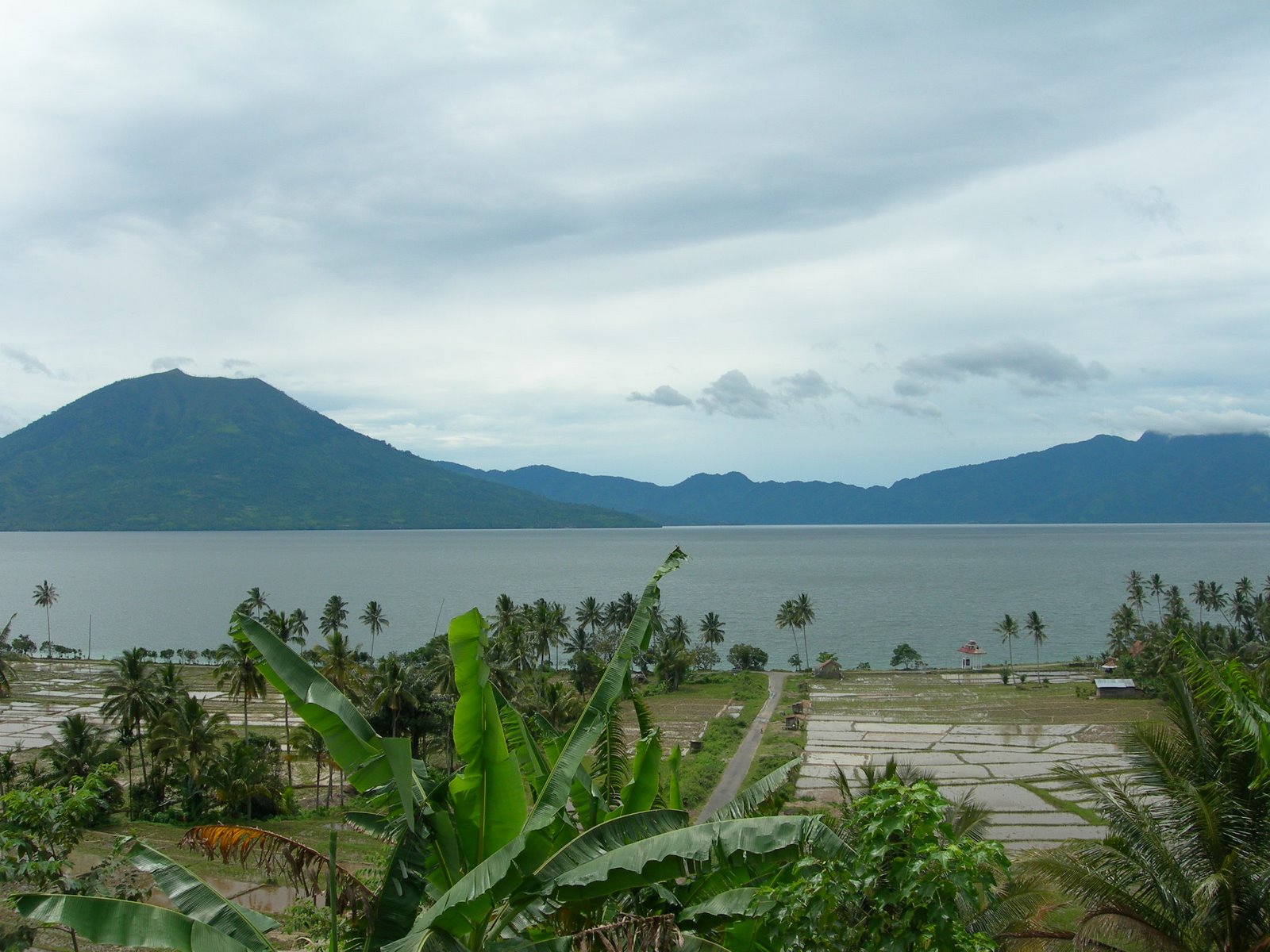 Tour And Travel: Ranau Lake (South Sumatra, Indonesia)