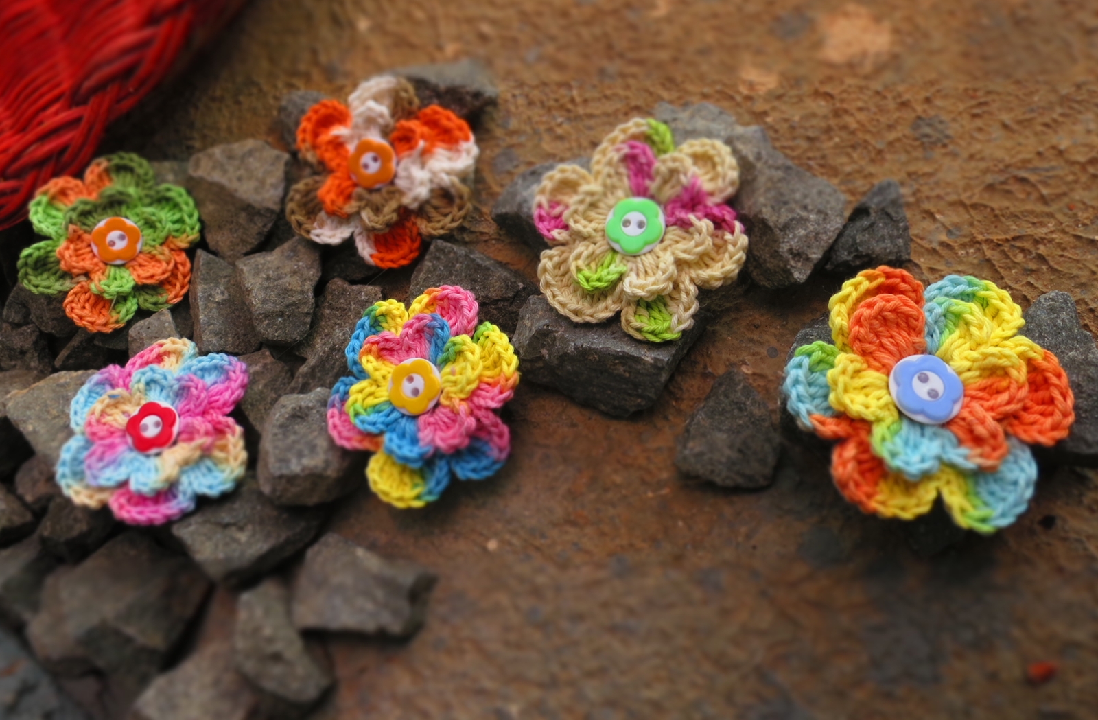 Flanel dan Rajut: bros rajut