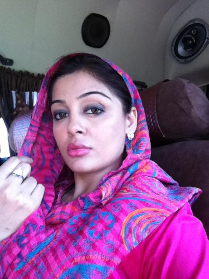 Fashion Hang out : Saima Baloch - Model and Actress