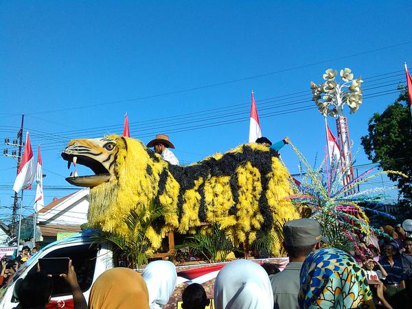 Contoh Design Mobil Untuk Karnaval atau Pawai - Kang Pondok