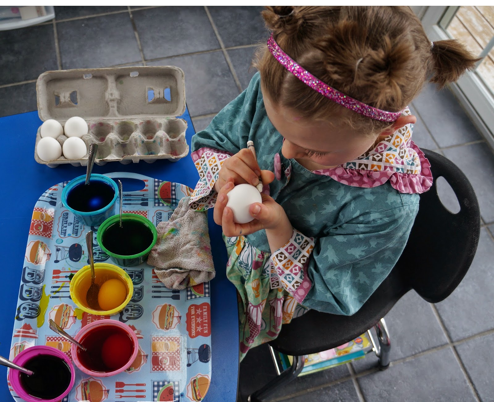 The Little Legers: Coloring Easter Eggs!