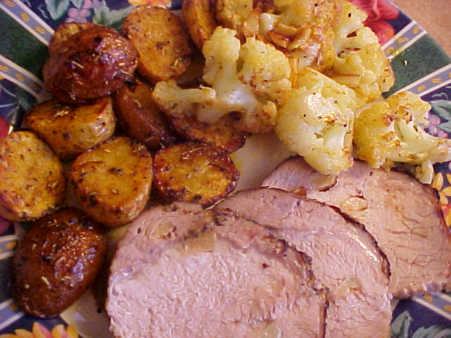 la table en fête : Repas délicieux au rôti de porc tout simple à l'ail ...