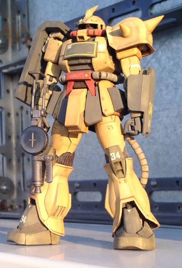 Custom Build: "RG" 1/144 Desert Type Zaku