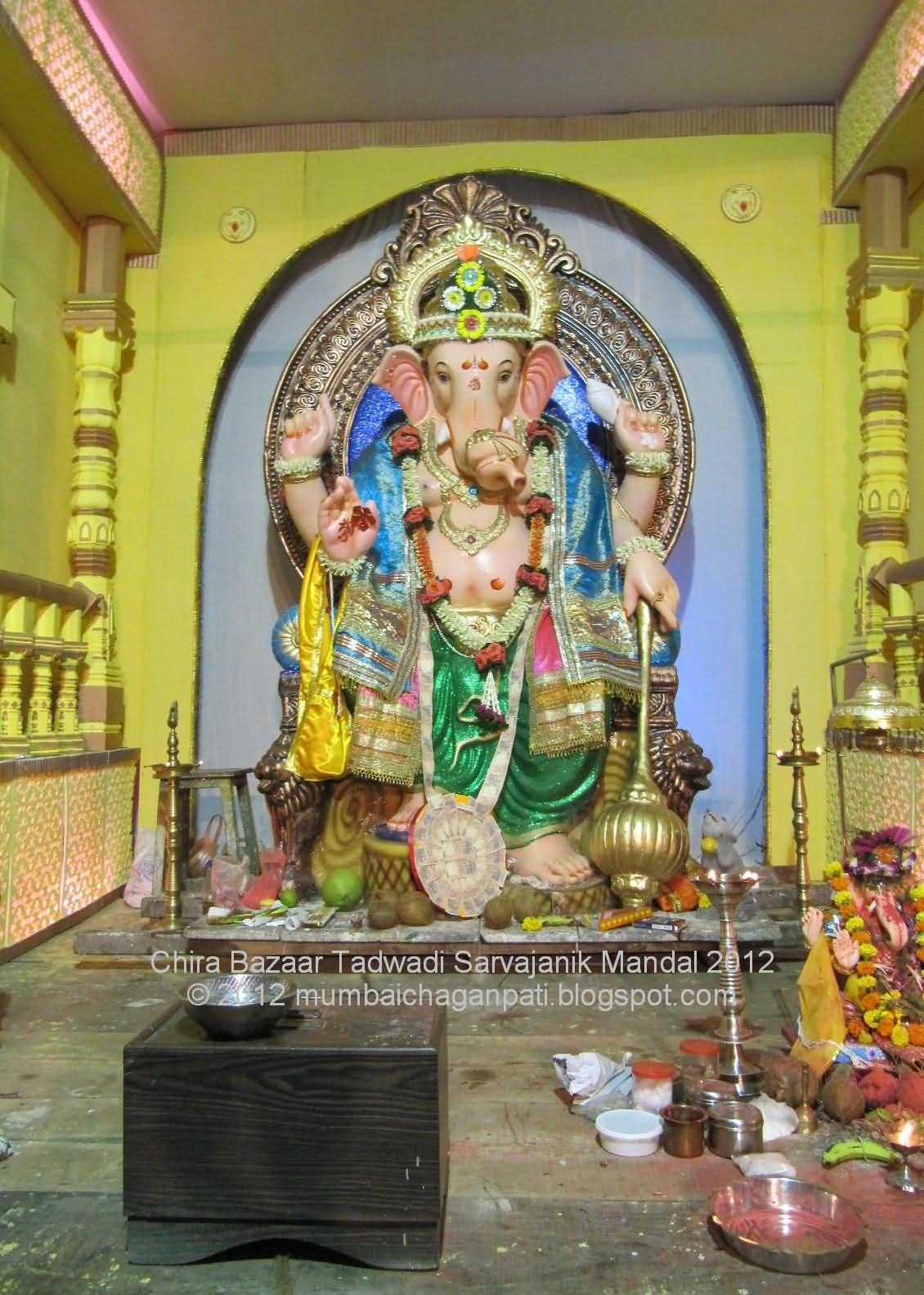 Mumbai Cha Ganpati: Chira Bazaar Tadwadi Sarvajanik Mandal 2012