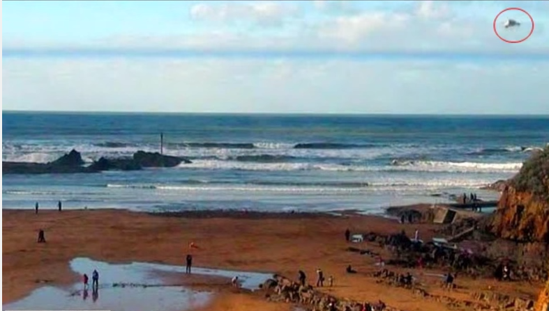 Viral Strange Object Spotted Over A Beach In UK Viral Strange Object Spotted Over A Beach In UK