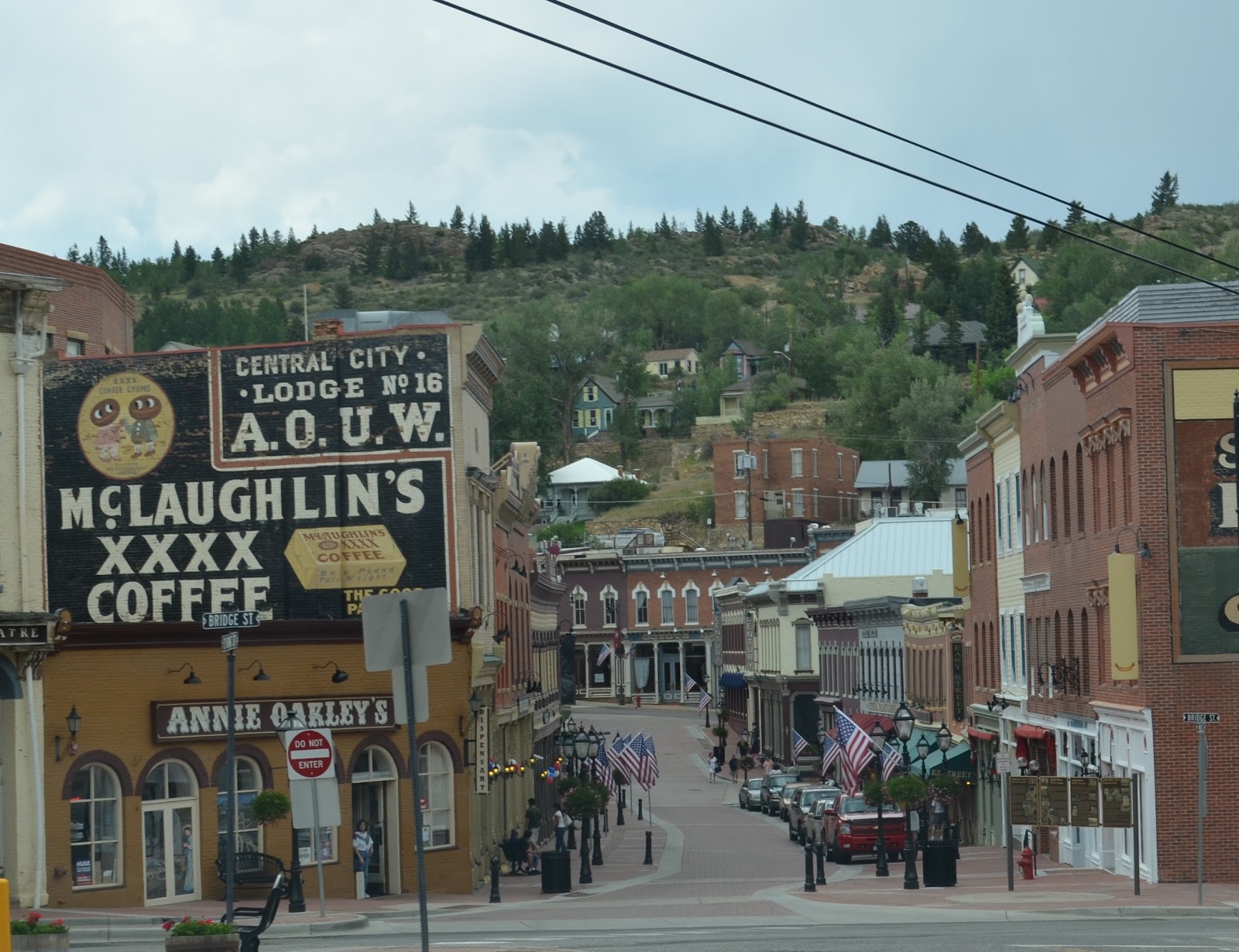 Where the Sidewalk Starts: A Destination without a Destination Street