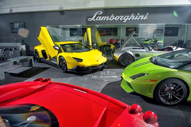 Video: Visiting Lamborghini Miami | Carsfresh