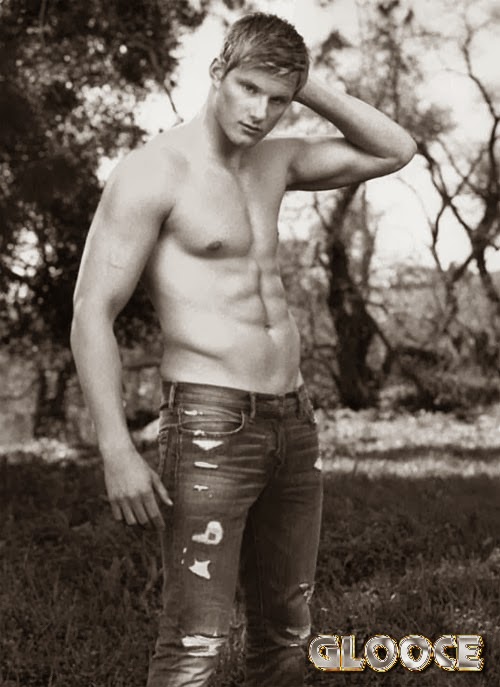 Shirtless Hunks Shirtless Hunk Du Jour Actor Alexander Ludwig