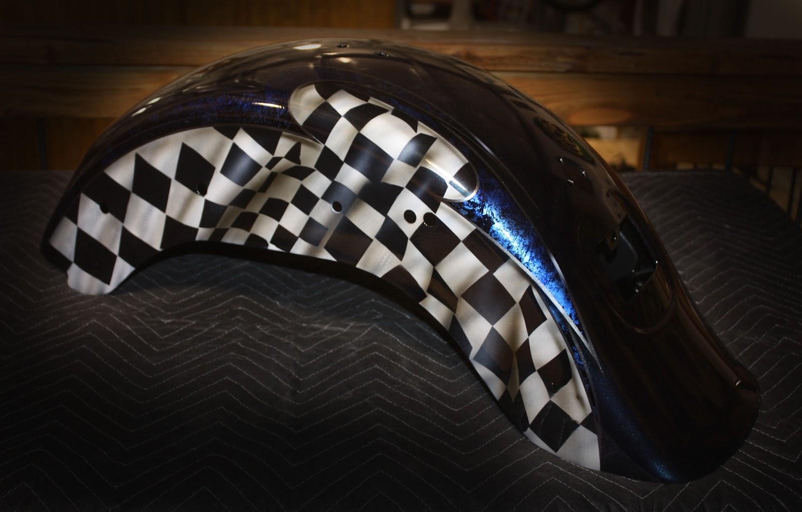 Online Motorcycle Paint Shop: Checkered flag with 3D blade graphic