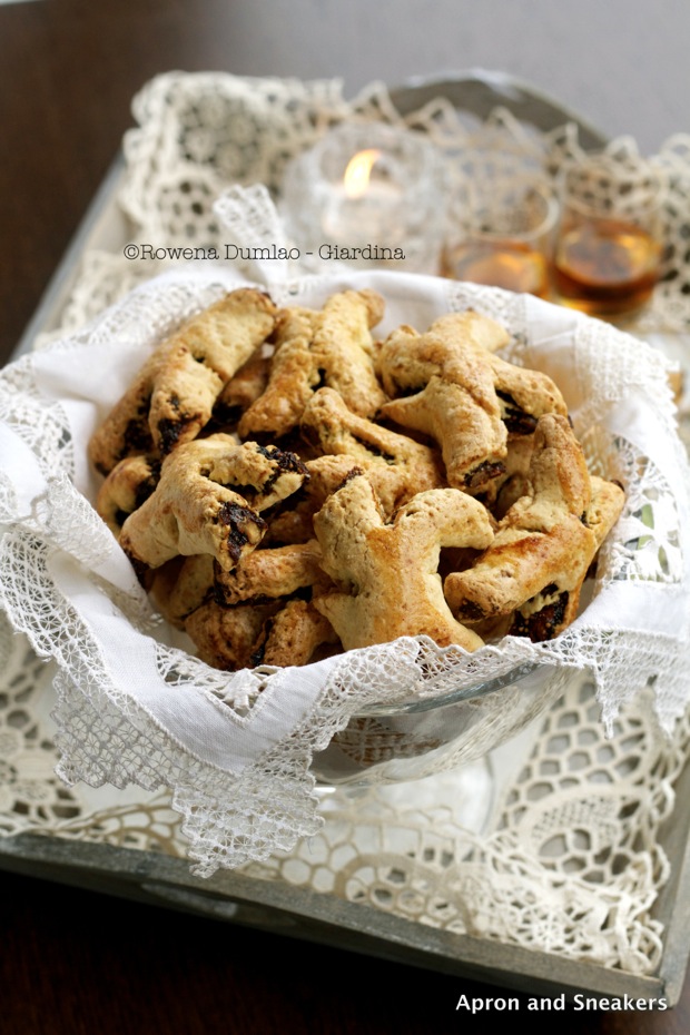 Buccellati (Sicilian Christmas Biscuits)