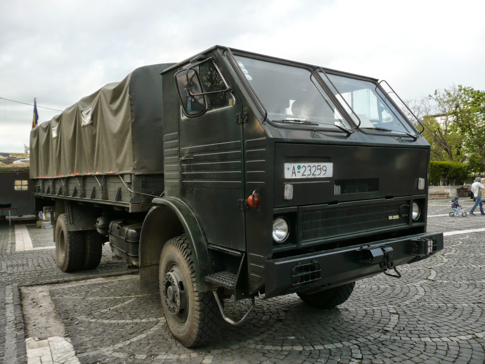 Suntem România! (revistă-magazin independenta): 815.Cevasilea camioane ...