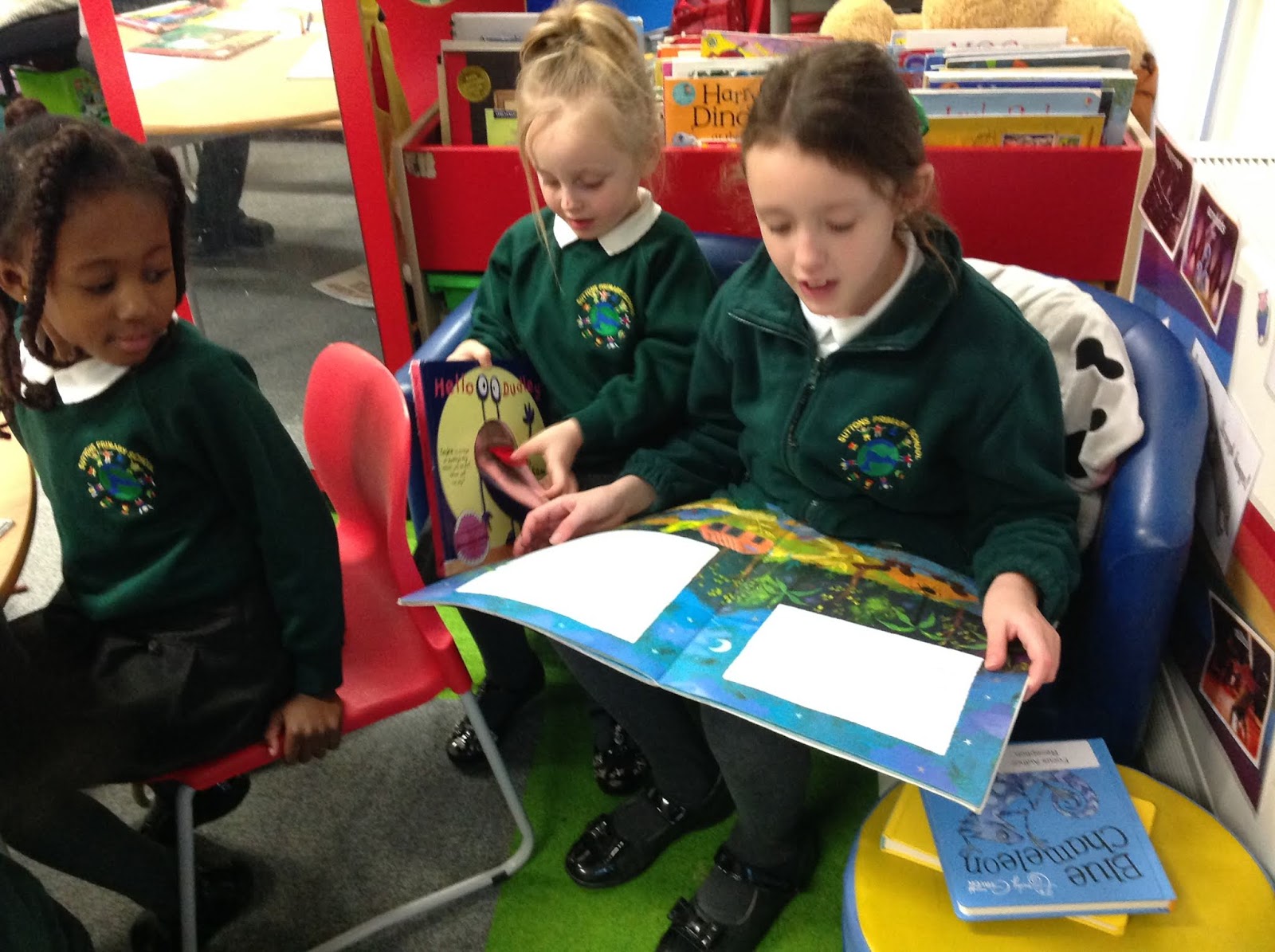 Suttons Primary School: Buddy Reading - Reception Green Class and Year 5KR