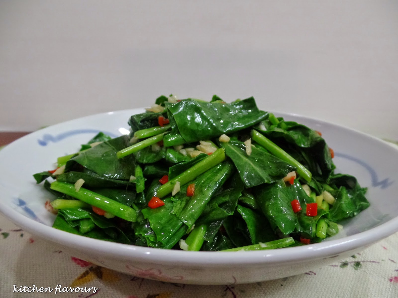 kitchen flavours: Stir-Fried Kailan with Ginger, Garlic and Chilli