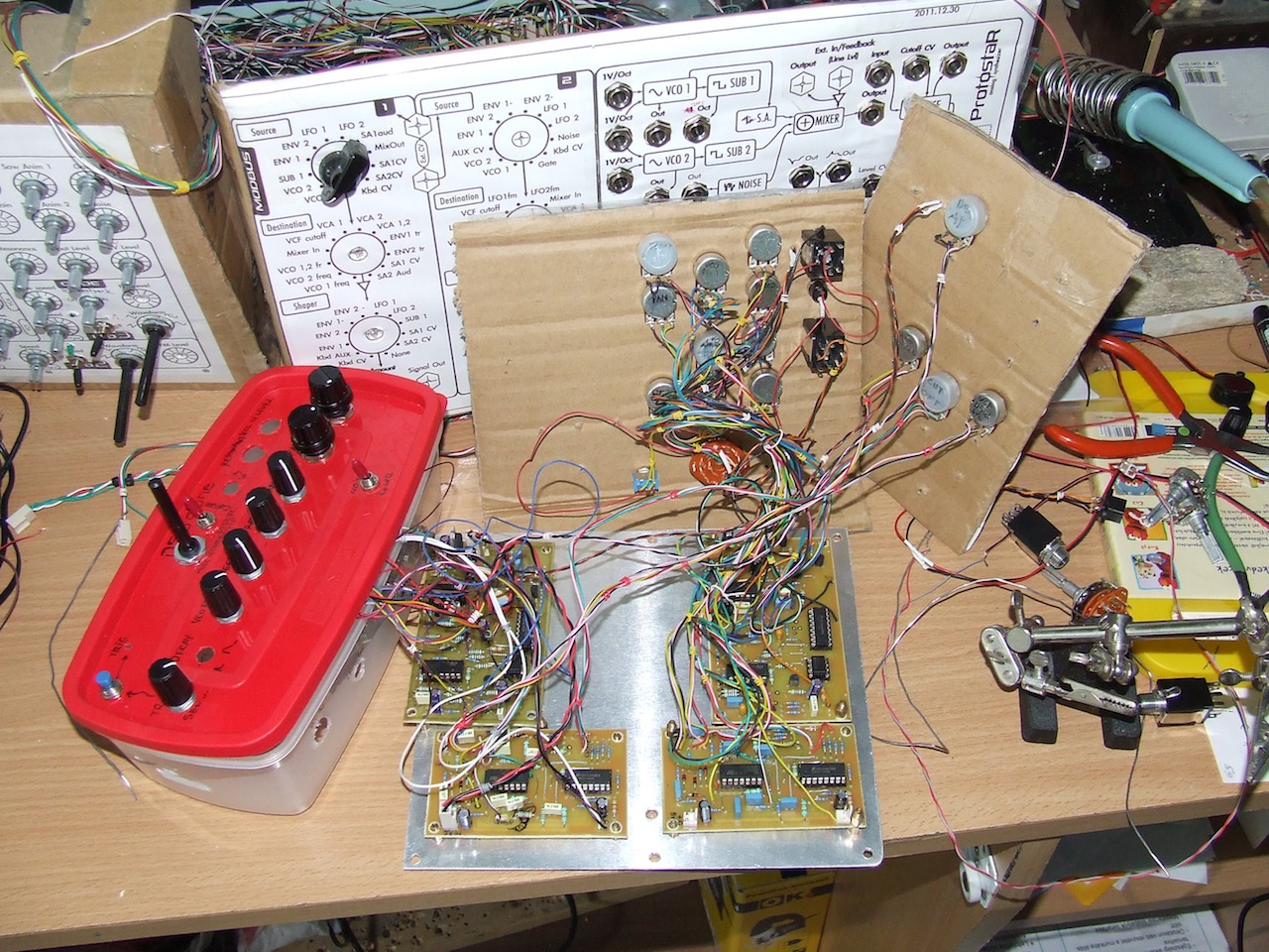 vinnui's DIY analog synthesizer: Drum synthesizer - construction 1