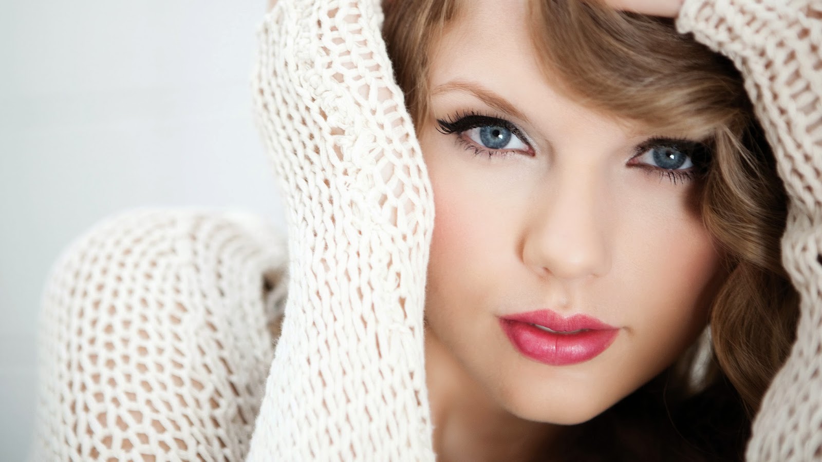 Kicau-angsa: The Most Beautiful Pictures of Taylor Swift