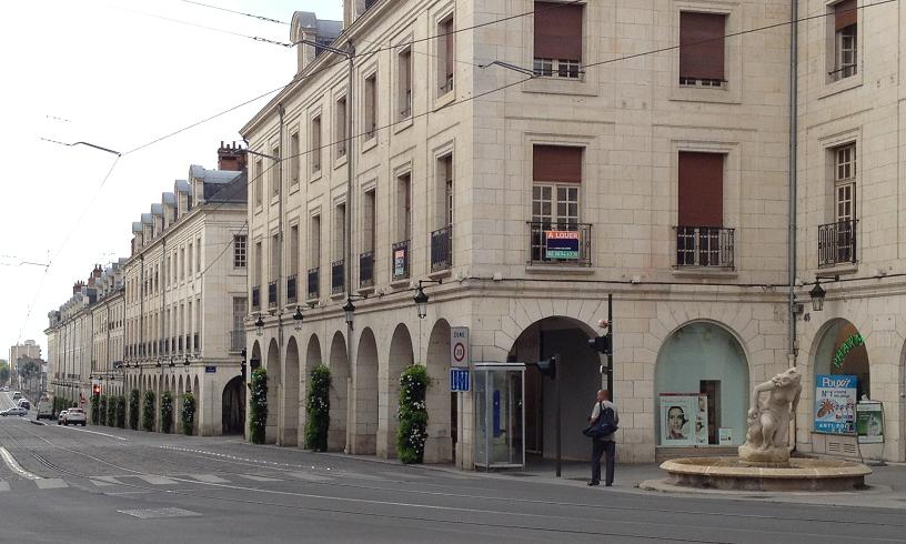 Le réverbère orléanais: Rue Royale : la guerre des arcades