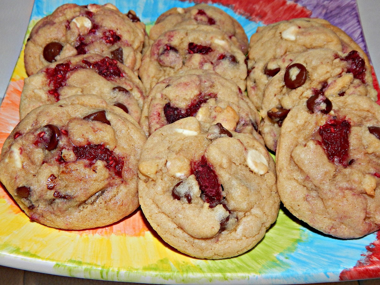 Valerie's Attempt at Pondering: Raspberry Chocolate Chip Cookies