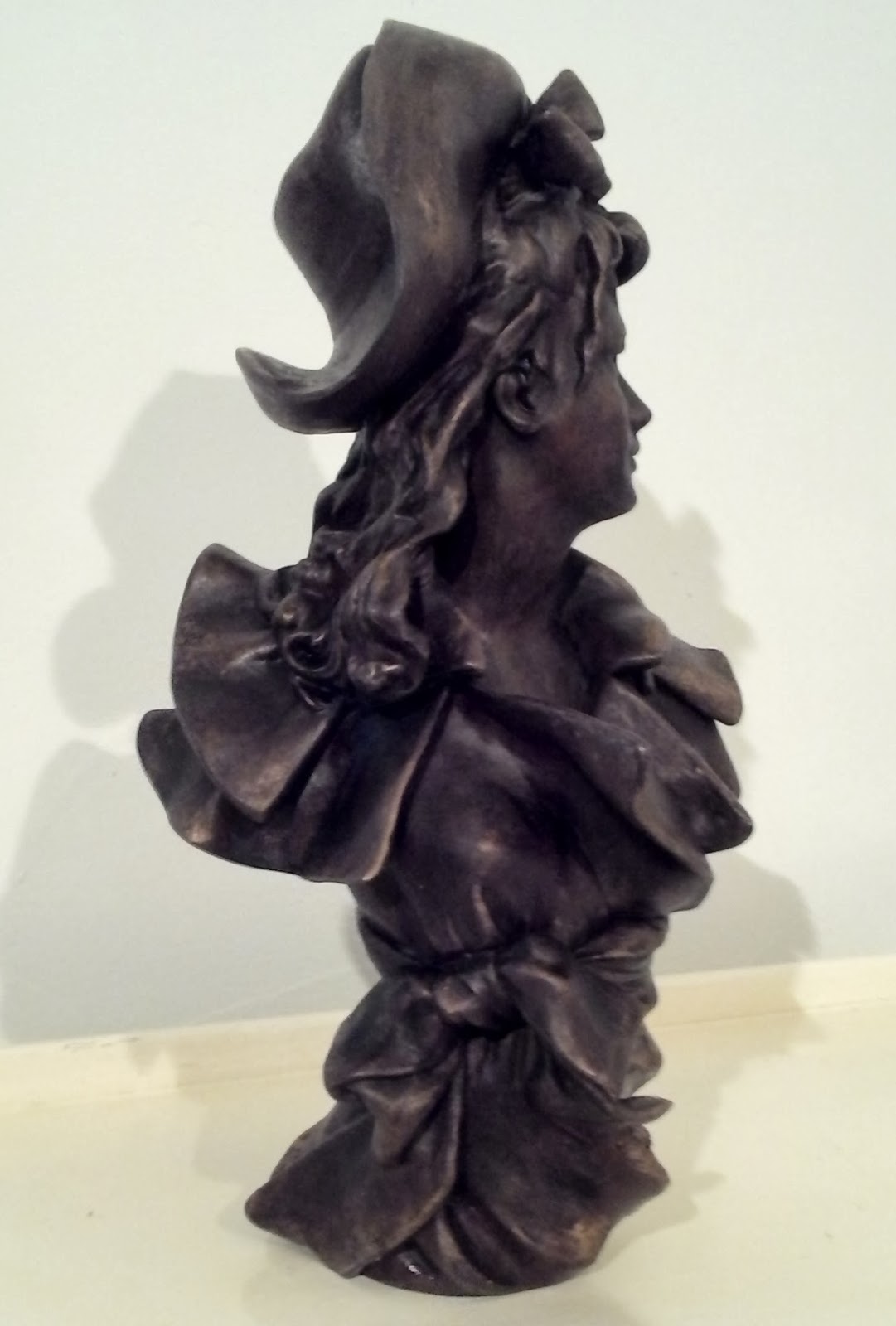 ancien sculpture statue buste demoiselle élégante au chapeau XIXeme