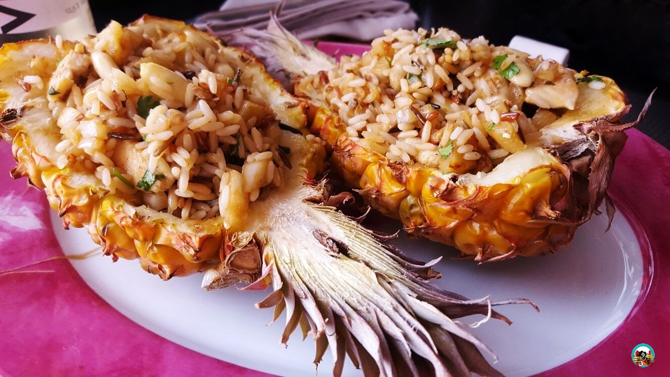 Piña rellena de pollo - ¡Huele Bien!