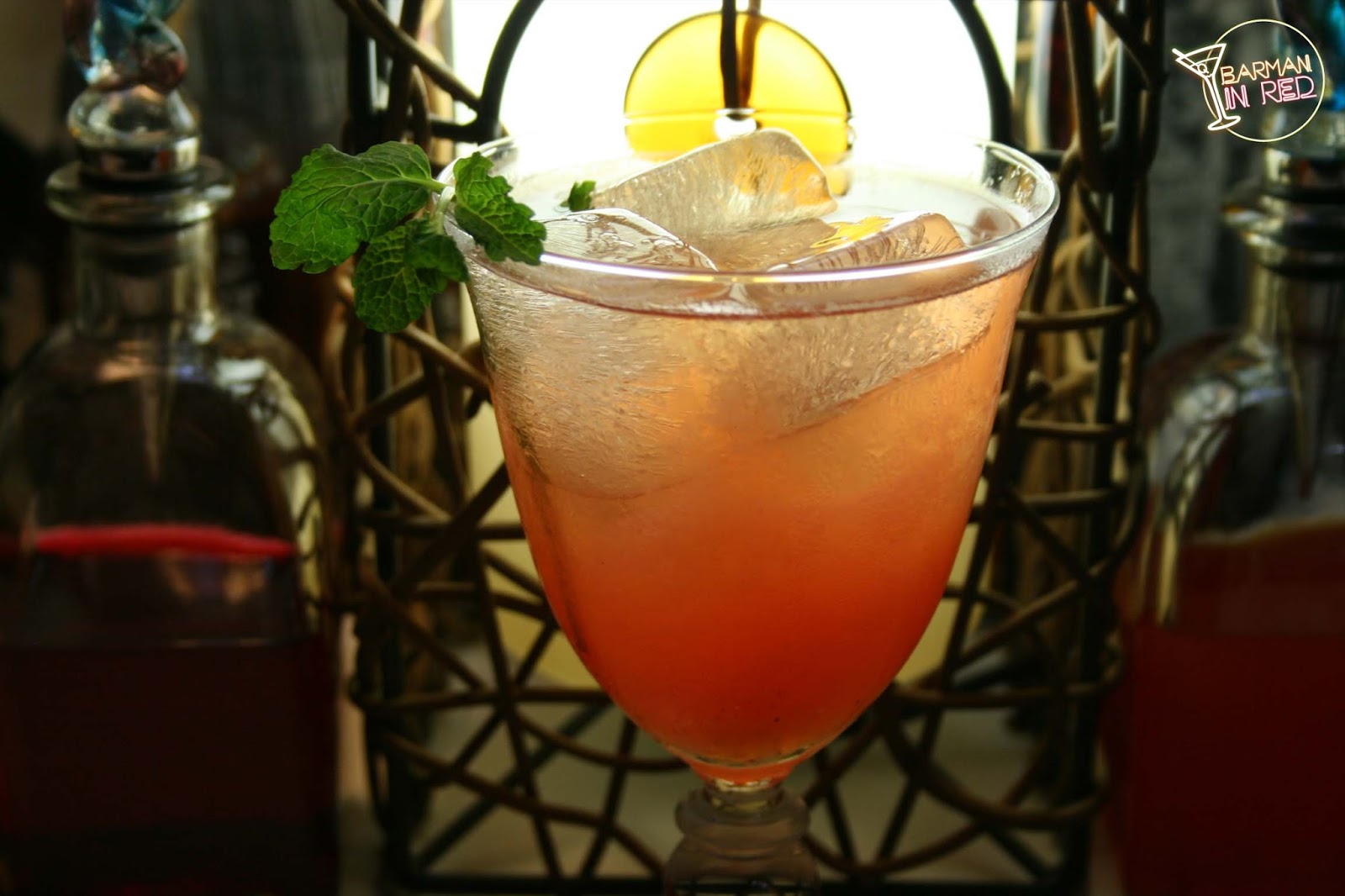 Cómo hacer el coctel Fizz Red