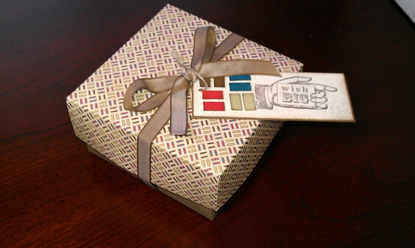 Holly's Stamping Addiction: Paper Gift box
