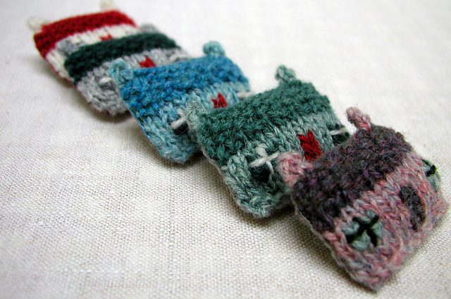 Hand Knitted Things: Tiny gift knitting...