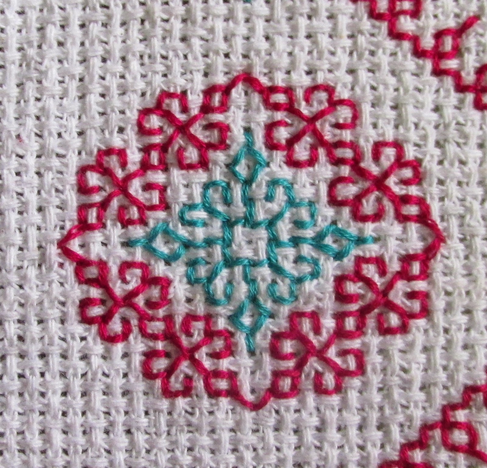 MY CRAFT WORKS: Kasuti Table cloth - completed