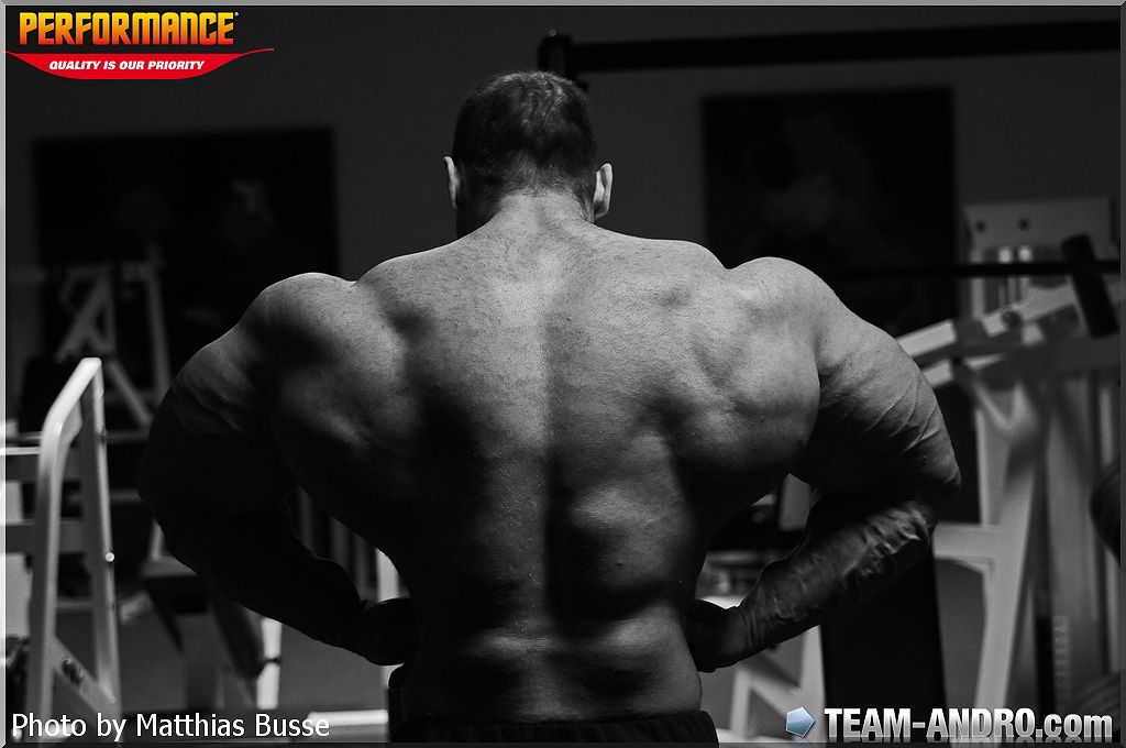 Muscle Lover: German muscle beast Matthias Botthof