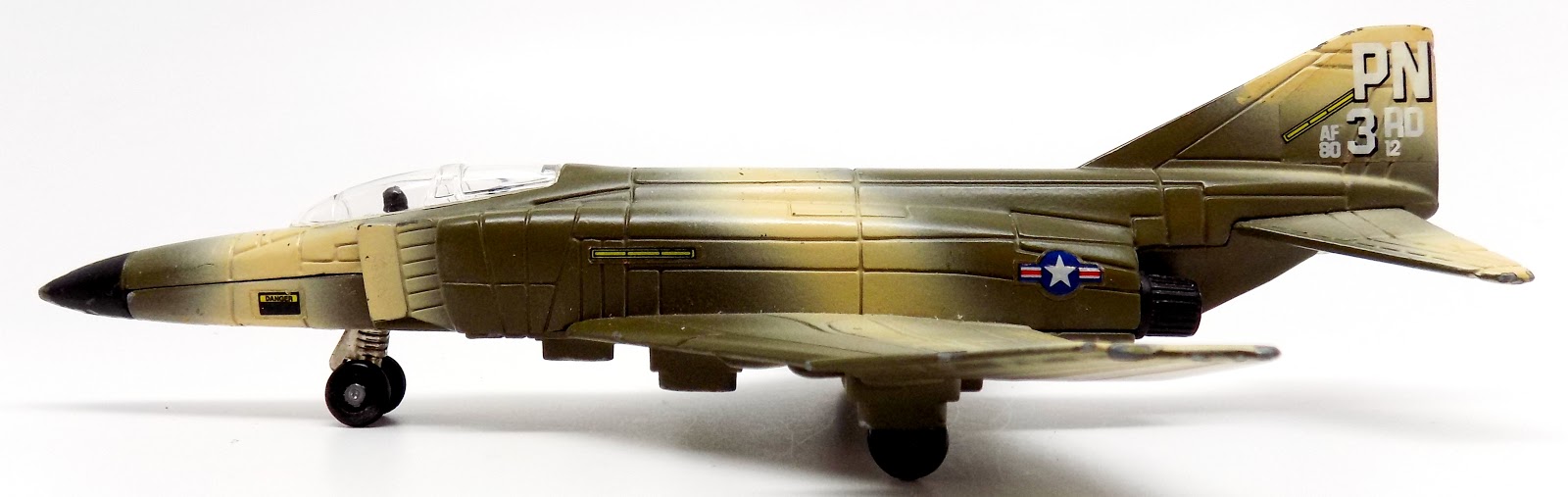 Toys and Stuff: Ertl Force One Diecast McDonnell Douglas F-4 Phantom