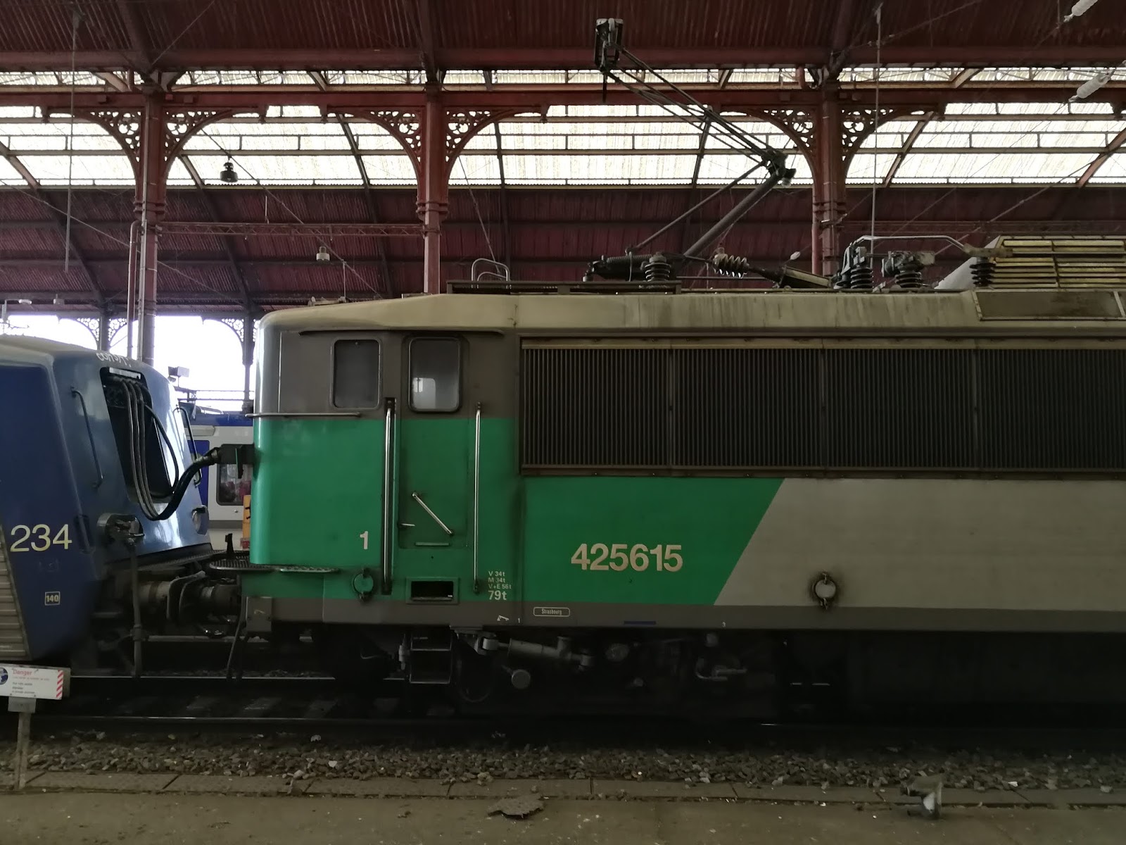 LA PASSION DU TRAIN: BB 25615 et RRR 234 Grand Est en gare de Strasbourg