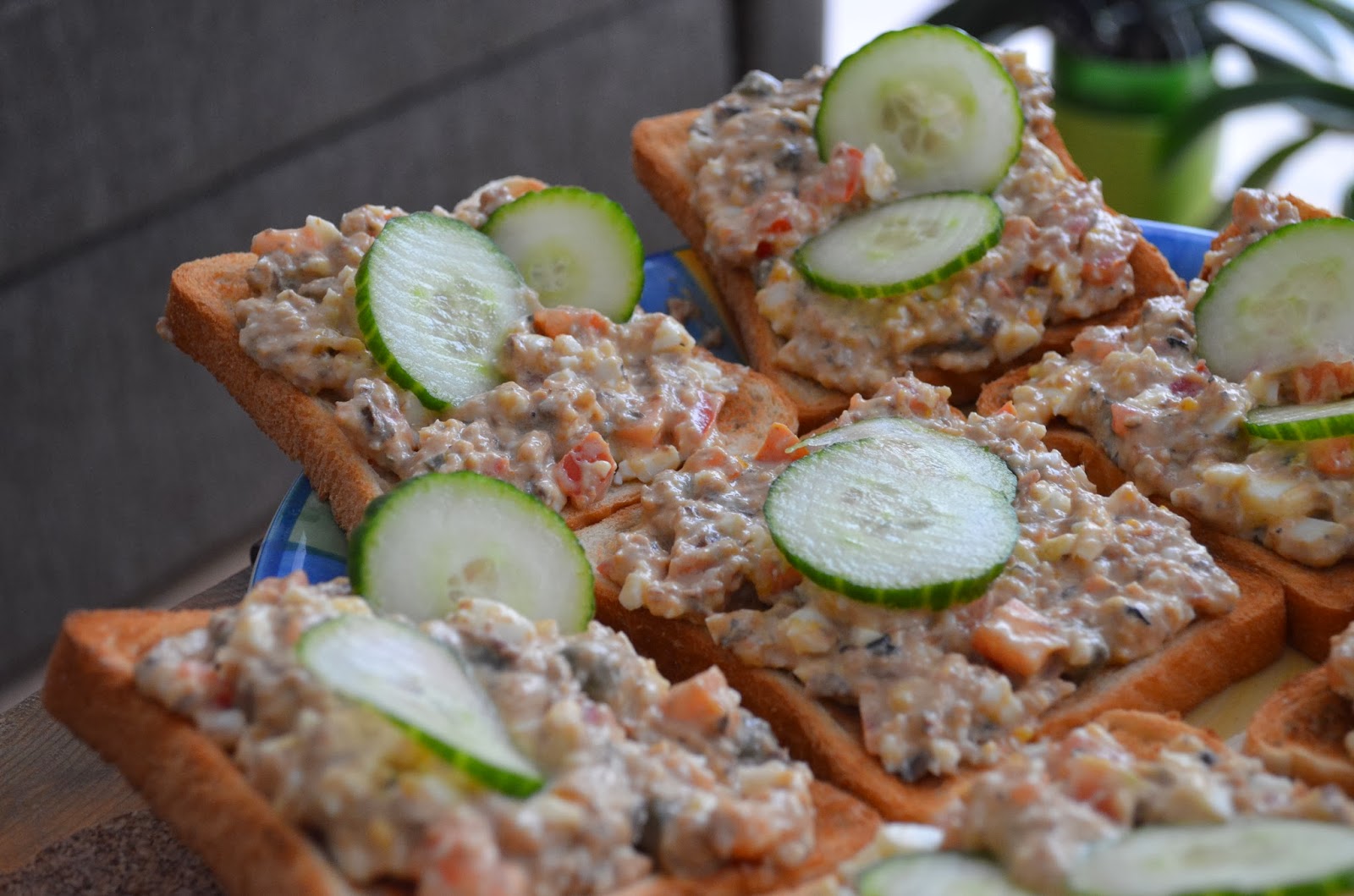 Poskonis: Kiaušinio, šprotų ir pomidorų užtepėlė