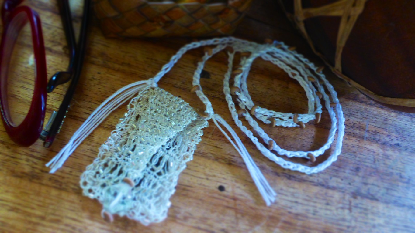 A Simple Crocheted Amulet Bag