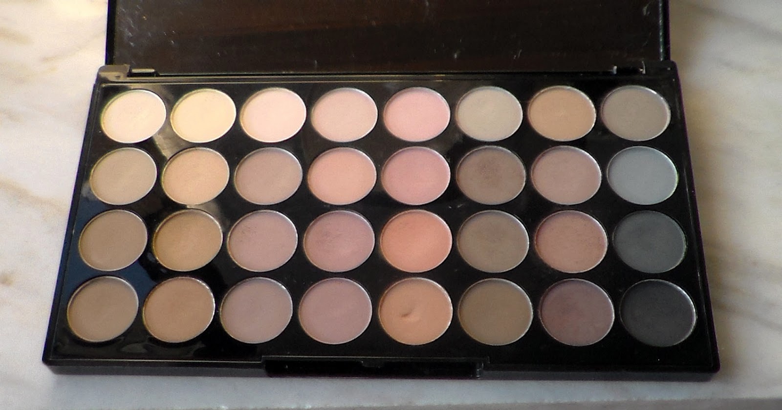 Compritas Chulas : Paleta de MAKE UP REVOLUTION: Flawless Matte