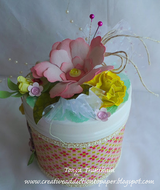 Creative Addiction to Paper: Flowering Friendship Container