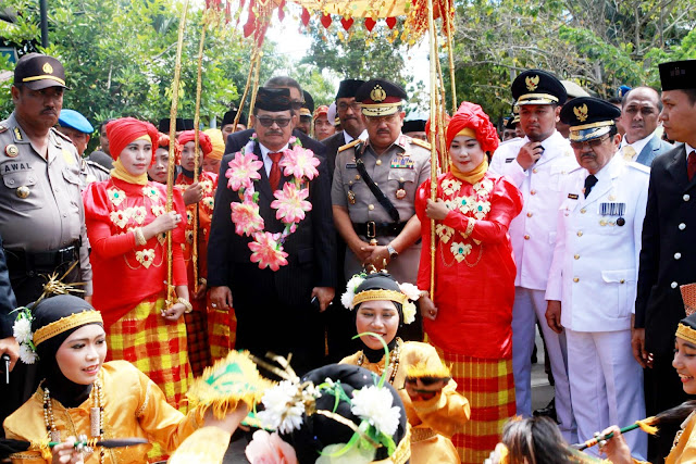 life is easy: Tarian tradisional-luwu kota palopo-sulsel