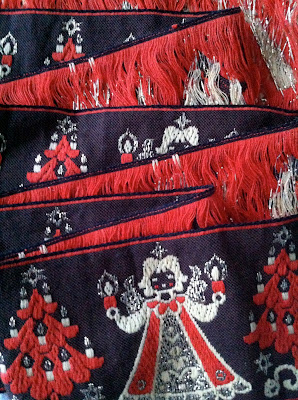 wacky tacky: Sew What?! Christmas on the Patio: A Holiday Squaw Dress