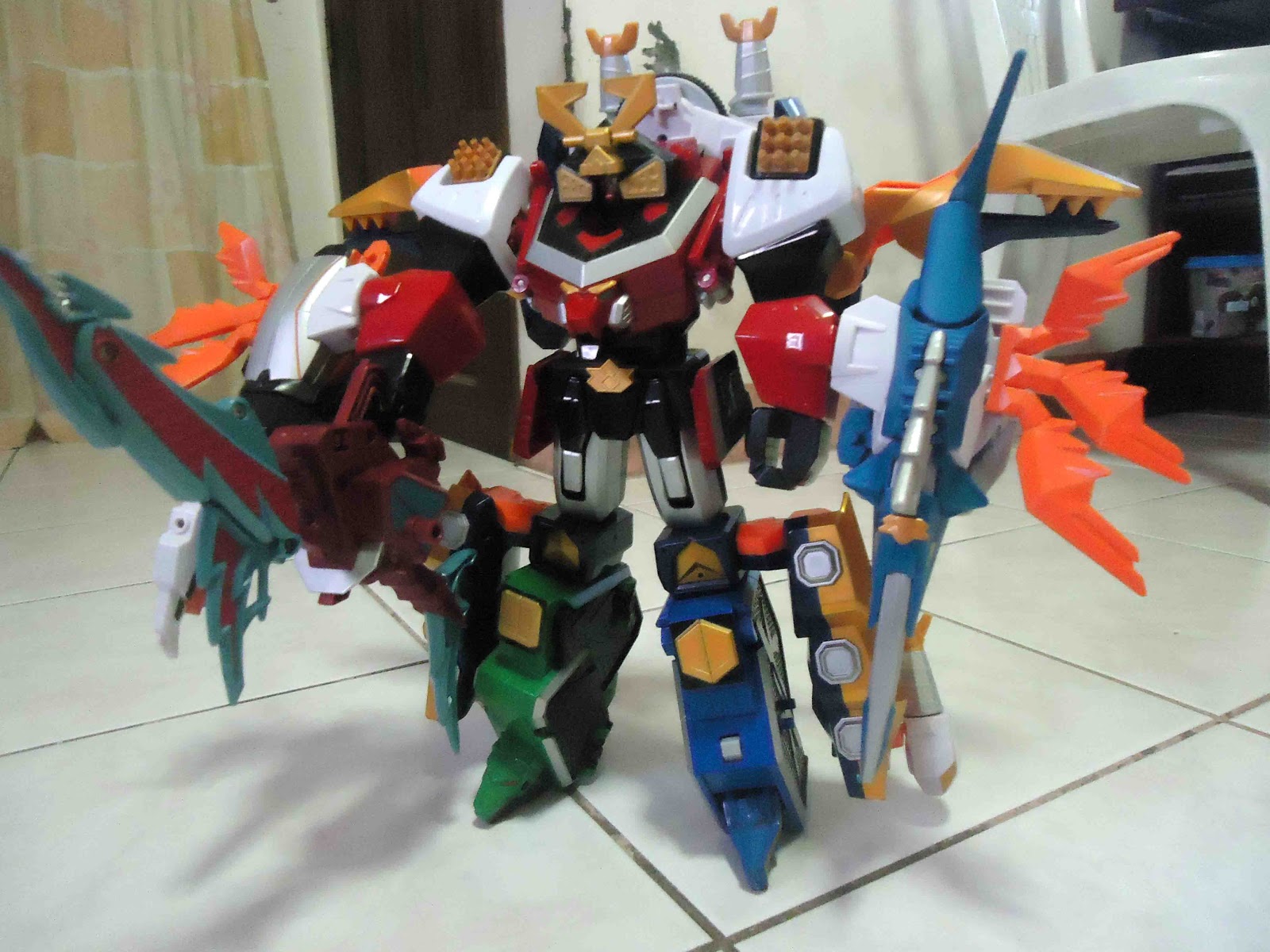 The Maximum Hobbyist : Having FUN!!! with ZORD BUILDER