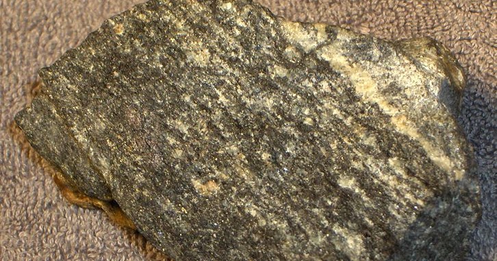 Unsorted pieces: The origin of the oldest rocks on Earth