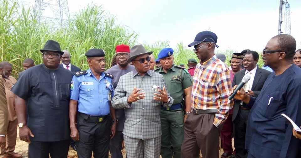 Photos: Fashola inspects Federal projects like 2nd Niger Bridge in Anambra