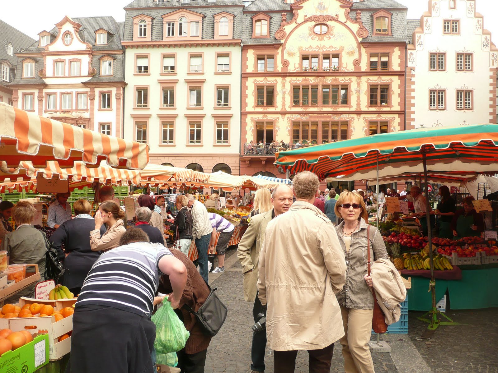 schiller-wine: Wine in Mainz on Saturday Morning: Marktfruehstueck ...