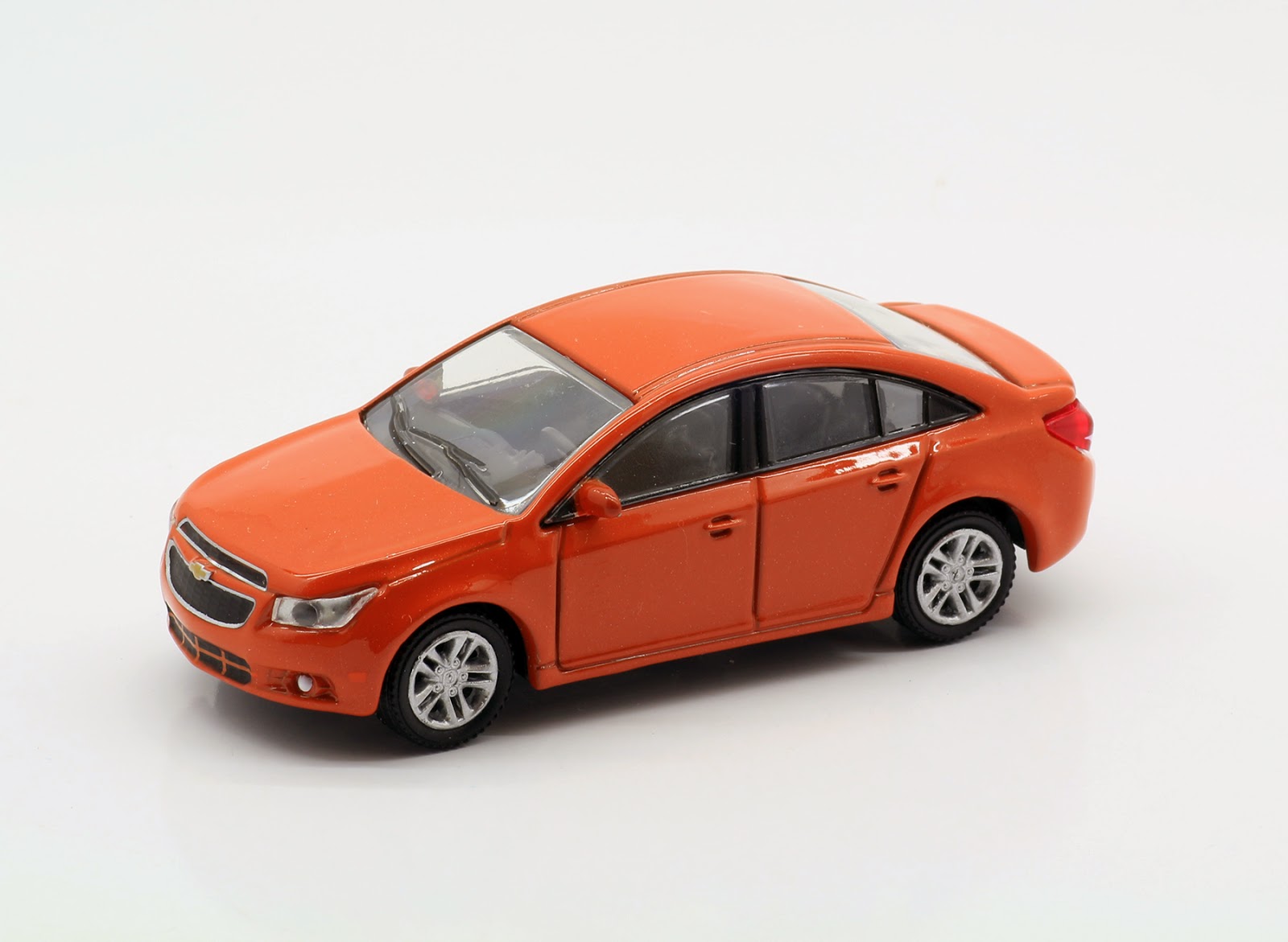 Incredible Mini Garage: Chevrolet Cruze 2011 Greenlight 1/64