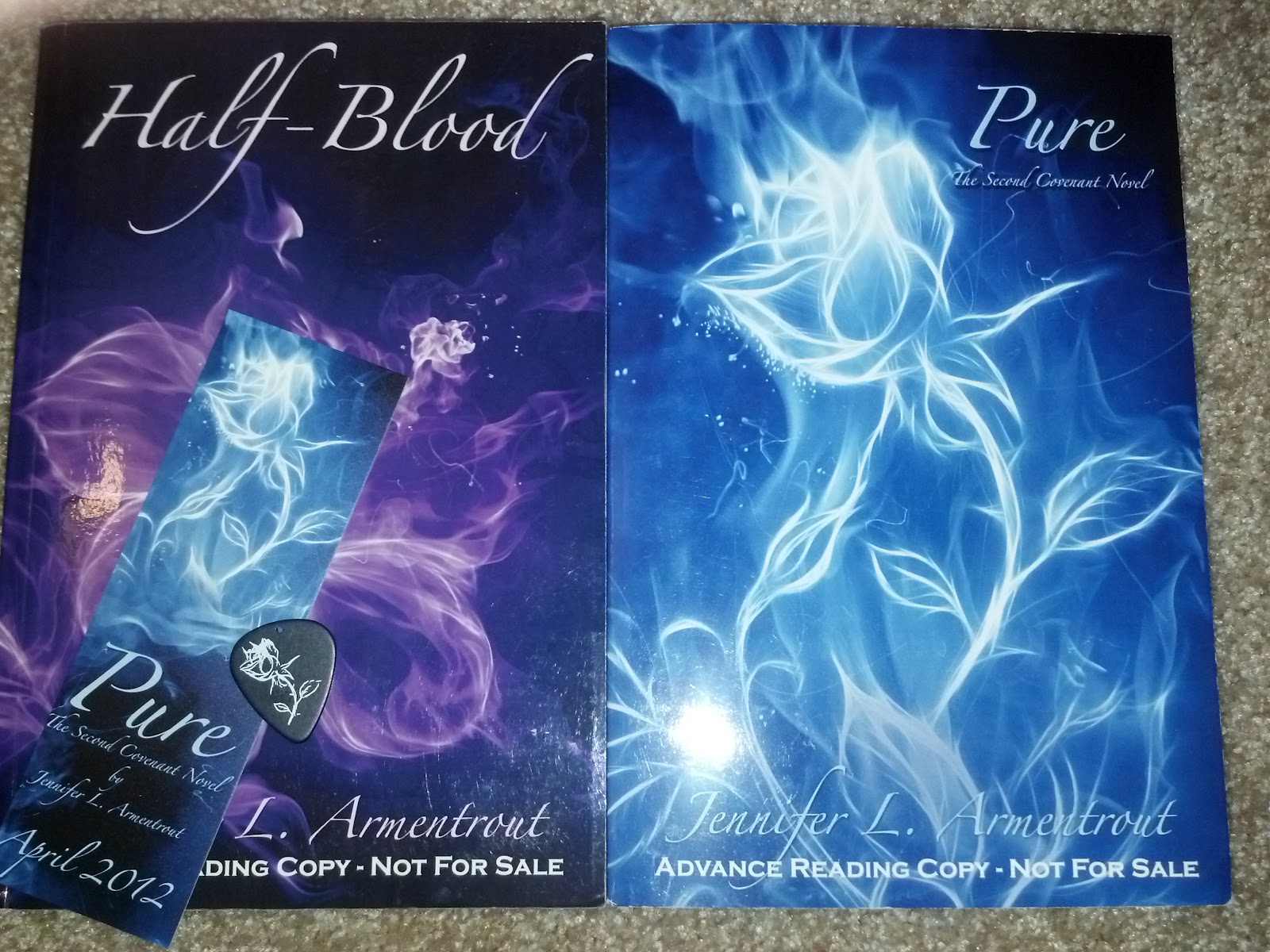 Dark-Readers: GIVEAWAY!! Half-Blood & Pure by Jennifer Armentrout
