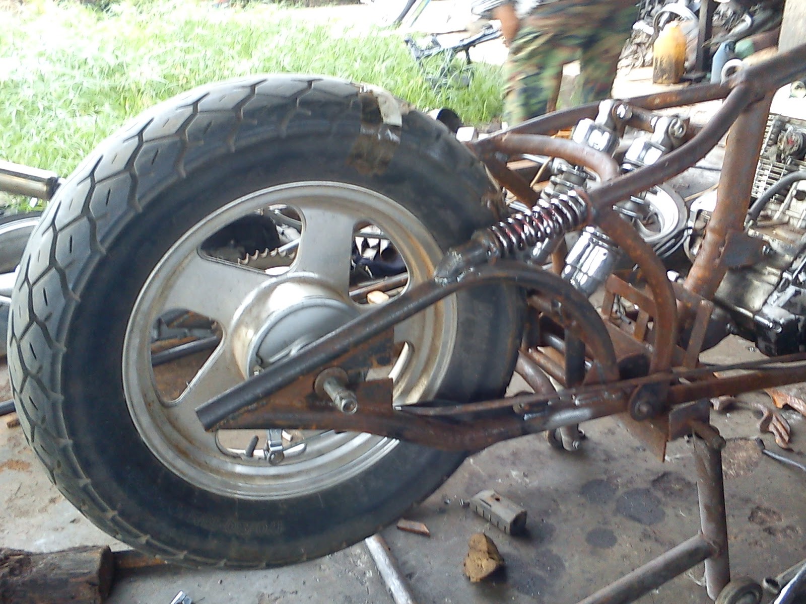 Lobong Custom Motorcycle: Jincheng 250cc Apai Reptor Bobber