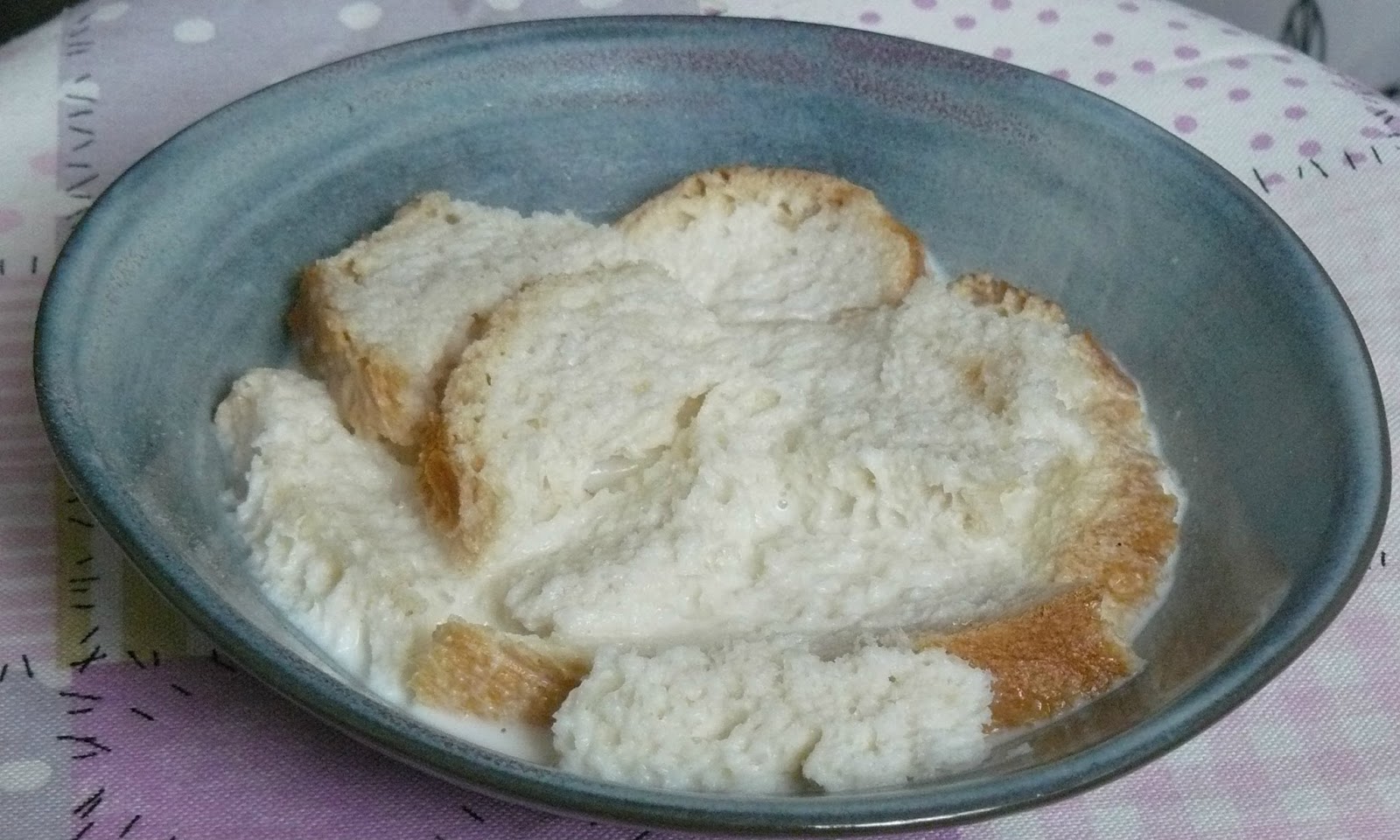 Pa amb oli i sucre: Sopes de llet