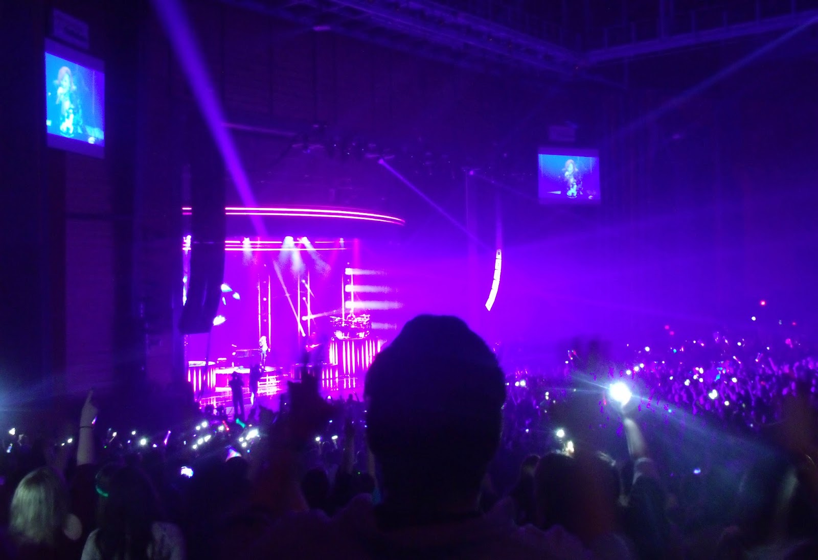 Sincerely, Sara | Style & Books: Outfit: Neon Lights