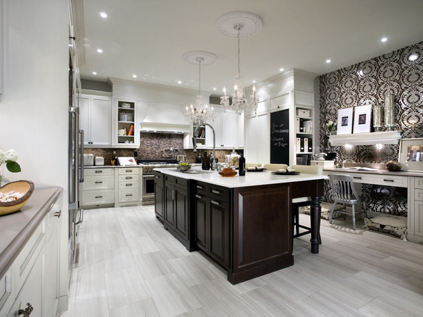 702 Hollywood: The Fashionable Kitchen