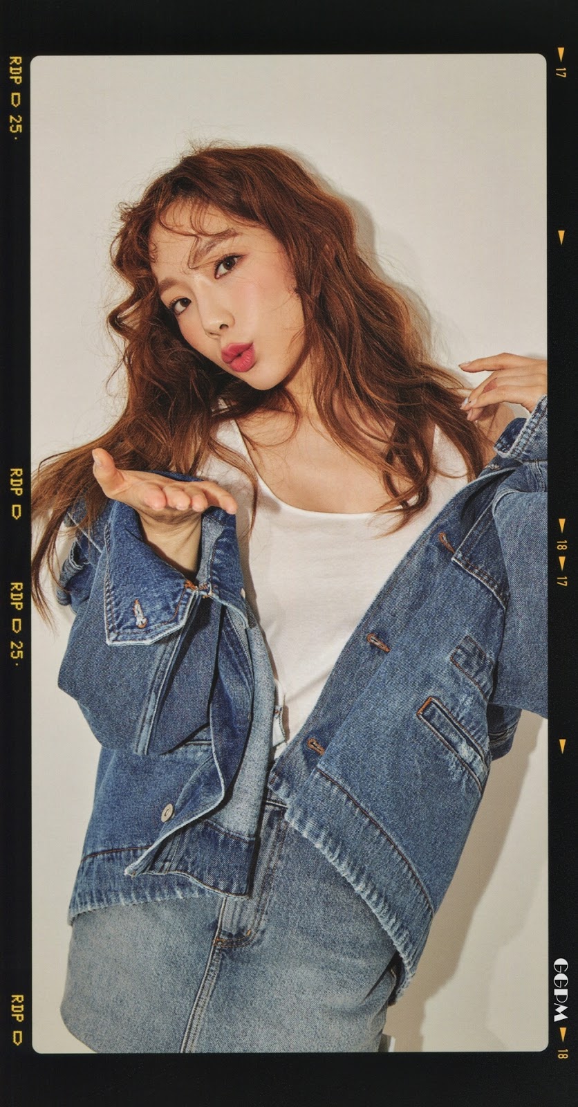 TAEYEON. Girls' Generation-Oh!GG 2019 SEASON'S GREETINGS - A4 Poster ...